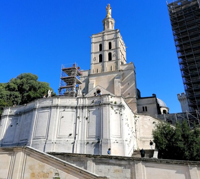 Awinion - Papieskie miasto na prowansji - Podróżtysiącamil